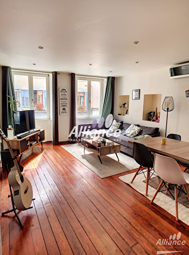 Appartement à louer - Montbéliard, Centre-ville, Prairie, Batteries du Parc, Charmontet - 3 pièces - 2 chambres