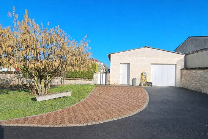 Maison à vendre - Prahecq - 7 pièces - 6 chambres