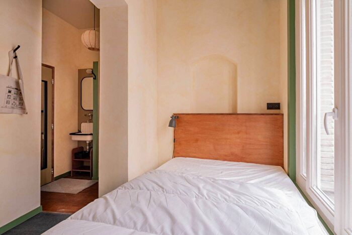 Appartement à louer - Auteuil Sud, Paris ème arrondissement - 7 pièces - 7 chambres