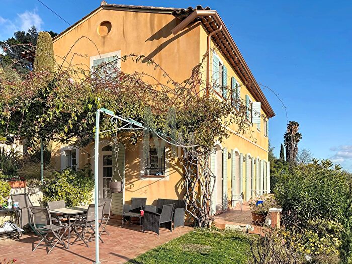 Maison à vendre - Grasse, Magagnosc, Saint-Mathieu - 5 pièces - 3 chambres
