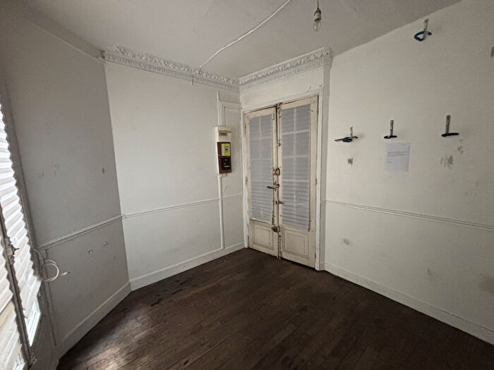 Paris 18ème, Grandes Carrières, Clichy : Appartement 1 pièce à vendre