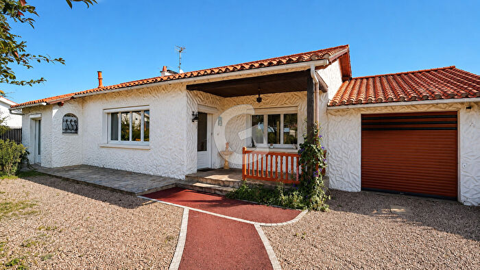 Maison 5 pièces à Angles, à vendre
