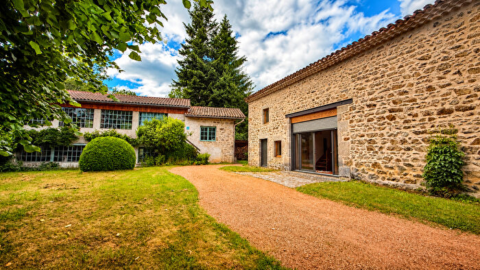 Maison 8 pièces à Chabreloche, à vendre
