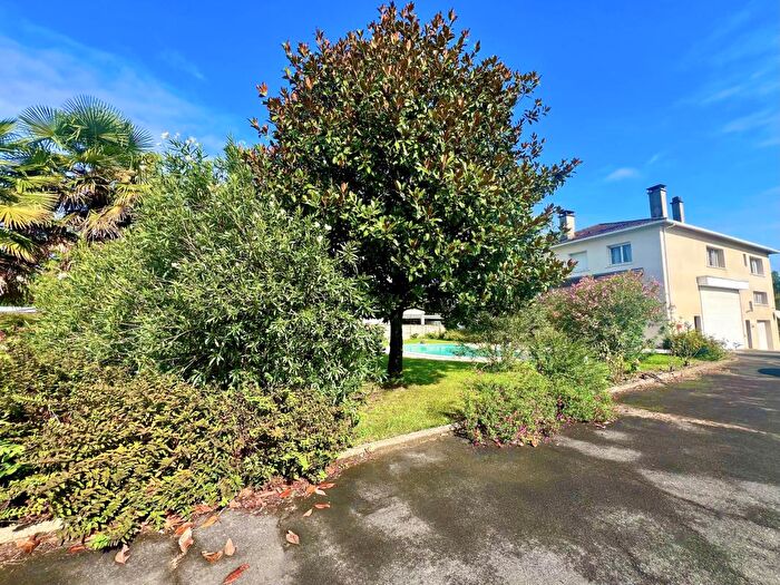 Maison à vendre - Gelos - 9 pièces - 4 chambres