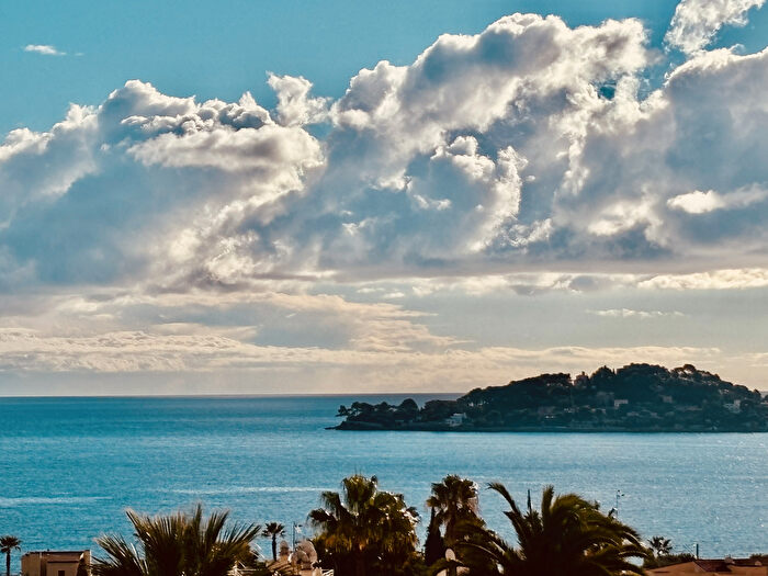 Appartement à vendre - Beaulieu-sur-Mer - 3 pièces - 2 chambres