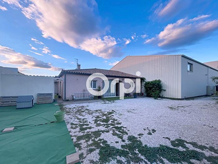 Maison à louer - Saint-Estève - 4 pièces - 3 chambres