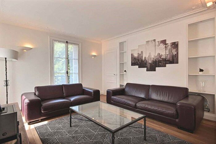 Appartement à louer - Hoche-Friedland, Paris ème arrondissement - 2 pièces - 2 chambres