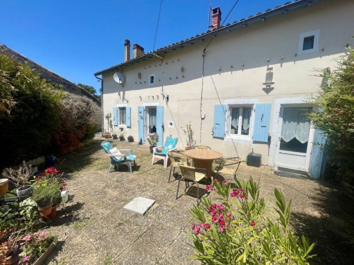 Chef-Boutonne - Maison 6 pièces à vendre