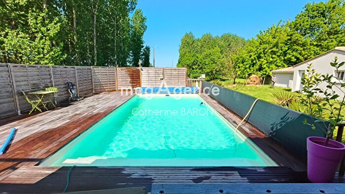 Maison à vendre - Germignac - 8 pièces - 5 chambres