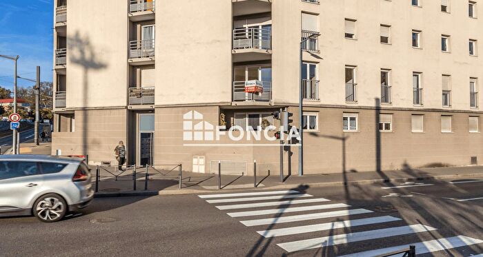 Appartement à vendre - Vénissieux, Centre-ville - 2 pièces - 1 chambre