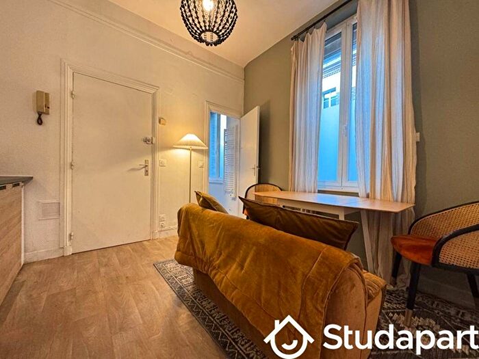Centre Ville, Reims : Appartement 2 pièces à louer