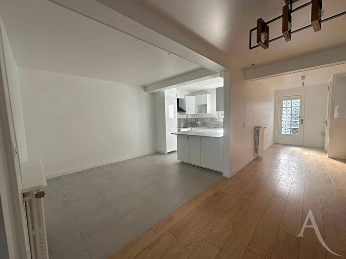 Maison à louer - Rosny-sur-Seine - 5 pièces - 3 chambres