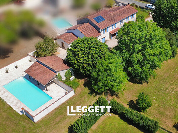 Aubeterre-sur-Dronne : Maison 15 pièces à vendre
