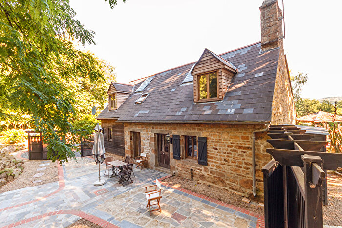 Maison 14 pièces à Saint-Pois, à vendre