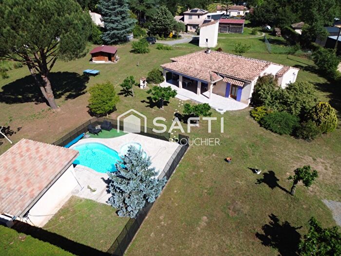 Maison 6 pièces à Ruoms, à vendre