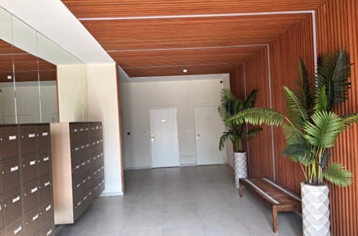 Appartement à louer - Rueil-Malmaison, Rueil sur Seine - 1 pièce