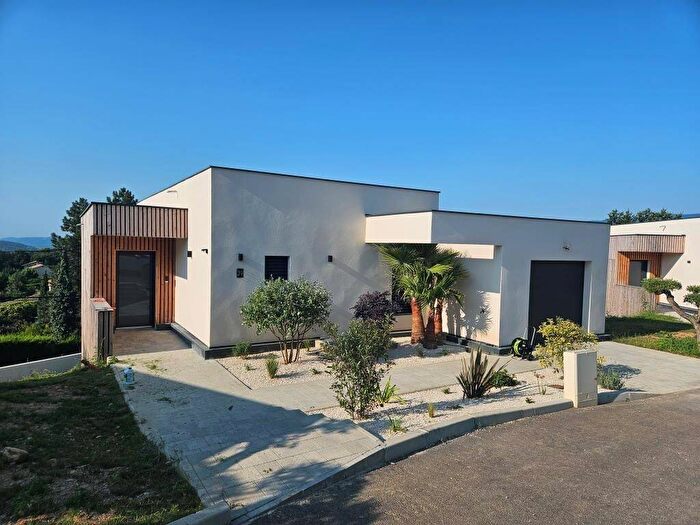 Maison à louer - Saint-Clair-du-Rhône - 5 pièces - 4 chambres