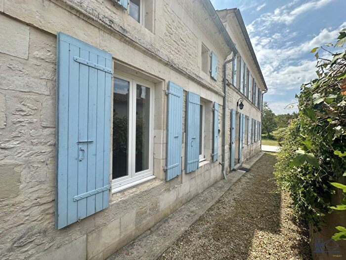 Saint-Ciers-du-Taillon : Maison 5 pièces à louer