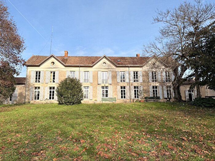 Orgedeuil : Maison 14 pièces à vendre