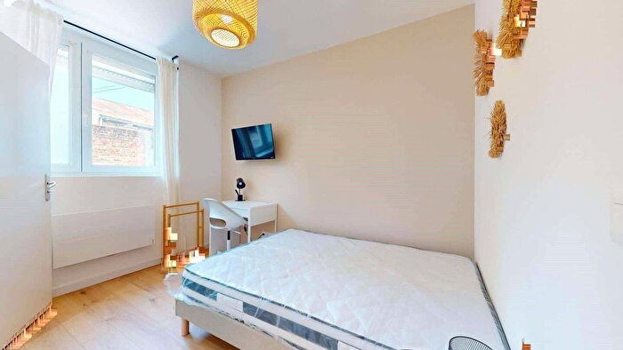 Appartement à louer - Cheminots-Acacias-Faubourg de Lille, Valenciennes - 1 pièce