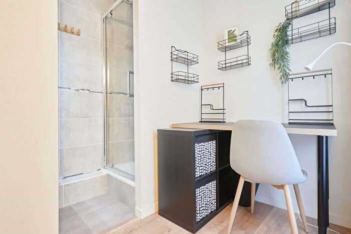 Centre Ville, Reims : Appartement 1 pièce à louer
