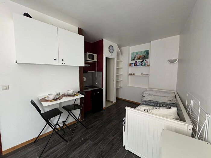 Centre Ville, Saint-Quentin : Appartement 1 pièce à louer