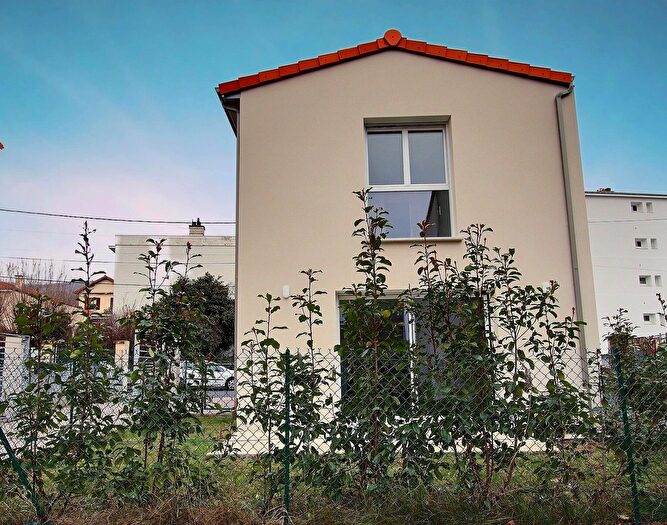 Maison à louer - Clermont-Ferrand, Cotes de Clermont - 4 pièces - 3 chambres