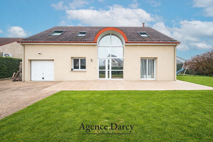 Maison à vendre - Norges-la-Ville - 6 pièces - 4 chambres