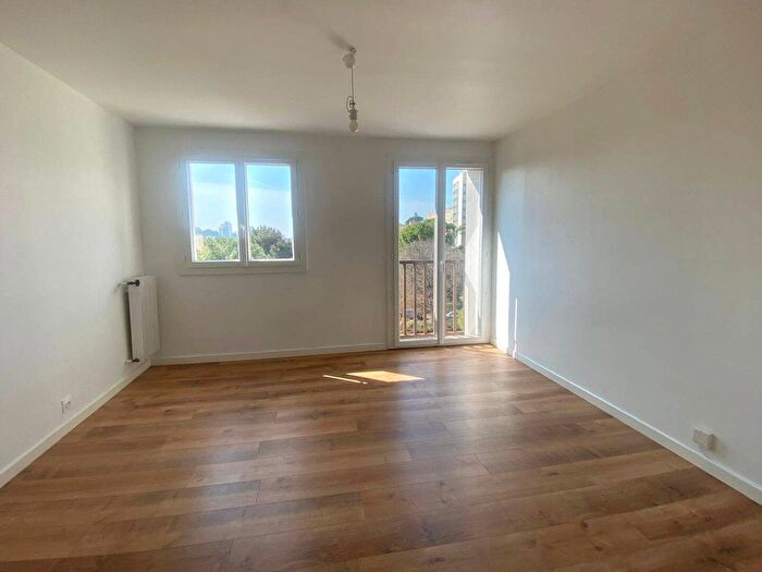 Appartement à louer - Marseille ème arrondissement - 3 pièces - 2 chambres