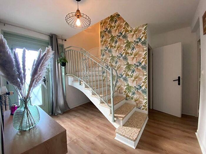 Maison à vendre - Villeneuve - 8 pièces - 5 chambres