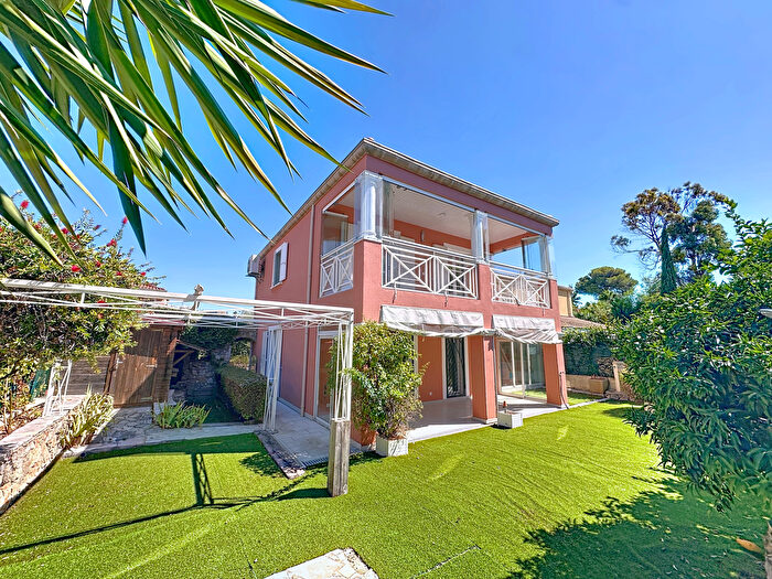 Antibes, Antibes-les-Pins, Trianon, Le Fournel, Peyregoue : Maison 5 pièces à vendre
