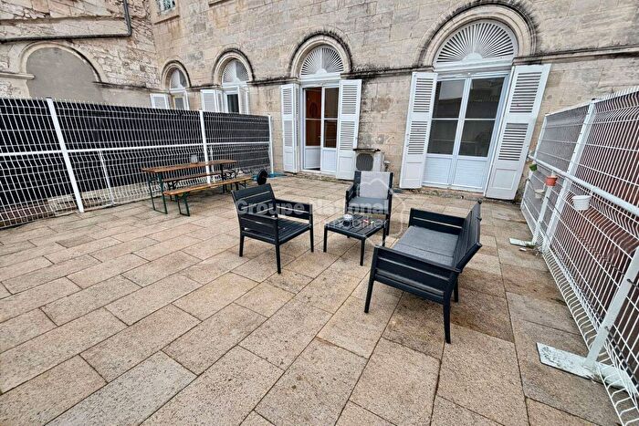 Les Cariatides, Beaucaire : Appartement 2 pièces à louer