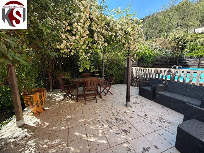 Maison 4 pièces à Vins-sur-Caramy, à vendre