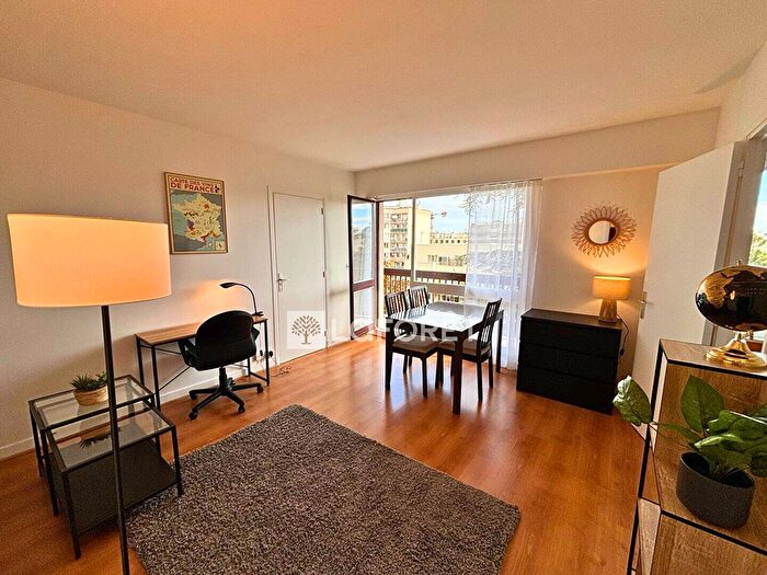 Appartement à louer - Grenier Point du Jour, Boulogne-Billancourt - 1 pièce