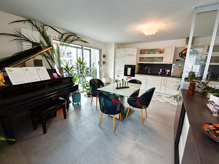 Appartement à vendre - Collonges-sous-Salève - 3 pièces - 2 chambres