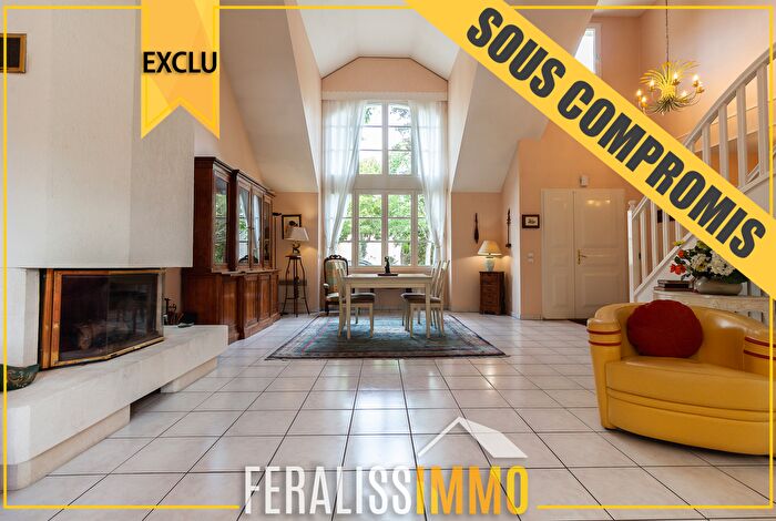 Maison à vendre - Neuville-sur-Oise - 7 pièces - 5 chambres