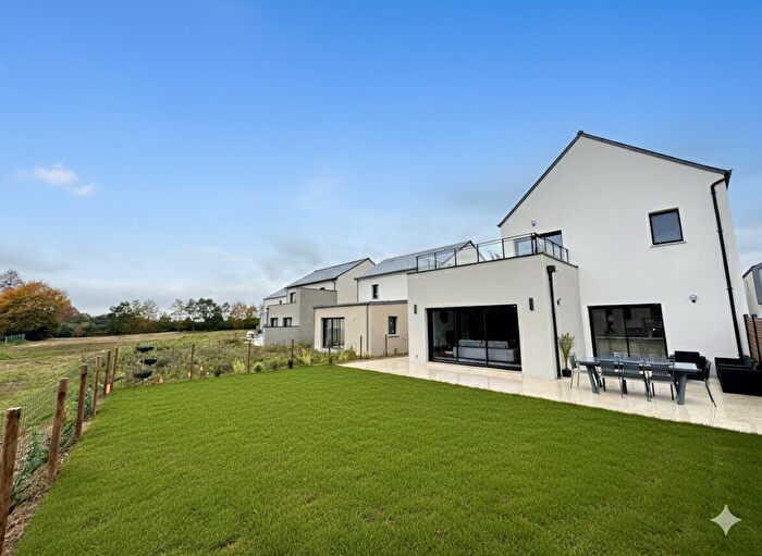 Maison à vendre - La Chapelle-des-Fougeretz - 6 pièces - 4 chambres