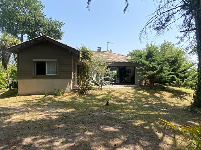 Maison à vendre - Oeyreluy - 4 pièces - 3 chambres