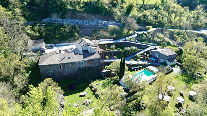 Maison 15 pièces à Privas, à vendre