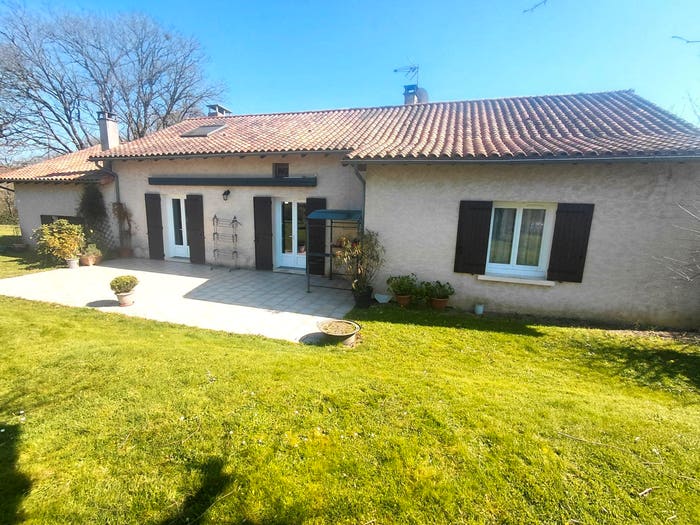Maison 5 pièces à vendre à Saint-Saud-Lacoussière