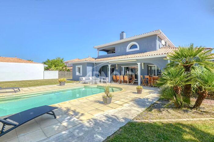 Maison 10 pièces à Les Sorinières, à vendre