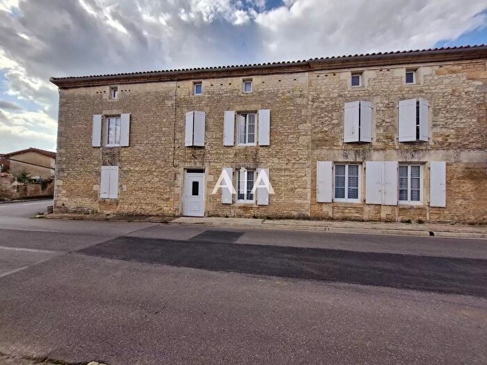 Maison à vendre - Ruffec - 6 pièces - 2 chambres