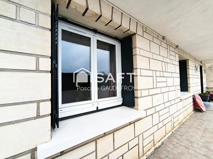 Appartement à louer - Jonzac - 4 pièces - 2 chambres