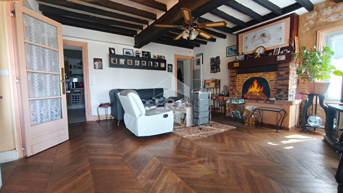 Maison 8 pièces à Saint-Victor-de-Buthon, à vendre