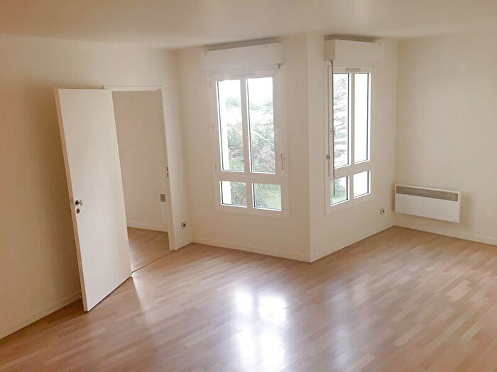 Appartement à louer - Fontainebleau, Centre-ville - 2 pièces - 1 chambre