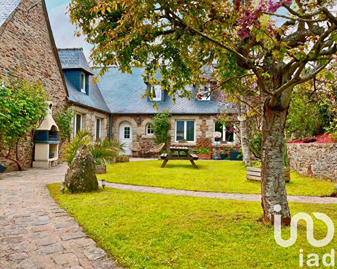 Maison à vendre - Langoat - 11 pièces - 6 chambres