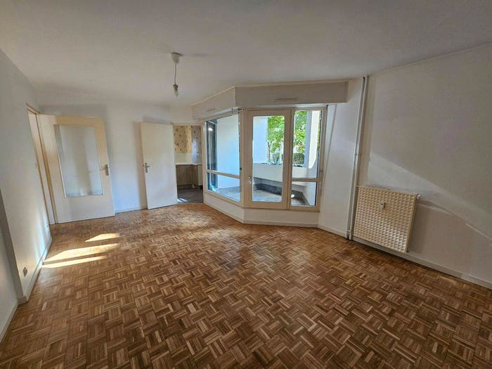 Madeleine-Saint Léonard-Justices, Angers : Appartement 2 pièces à louer