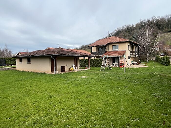 Maison à vendre - Vaux-en-Bugey - 7 pièces - 5 chambres