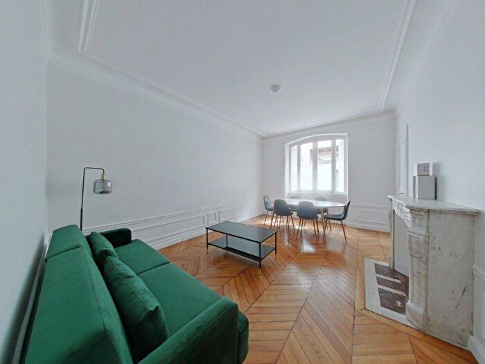Porte Dauphine, Paris 16ème arrondissement : Appartement 3 pièces à louer