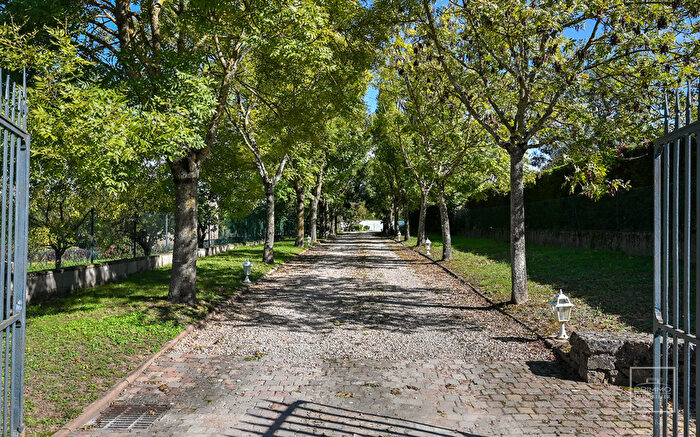 Maison à vendre - Chasselay - 8 pièces - 5 chambres